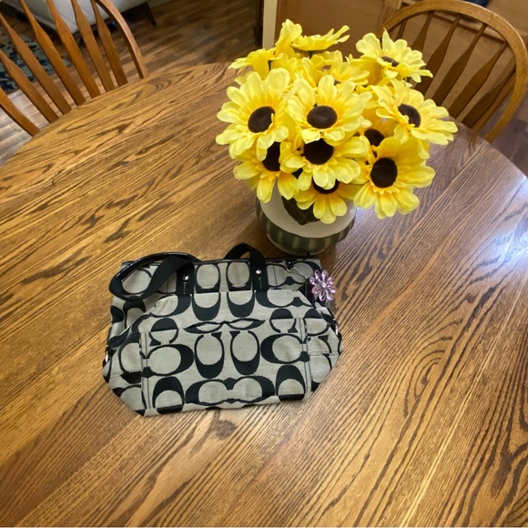 Coach | Bags | Coach Signature Daisy Purse Blackgray | Poshmark